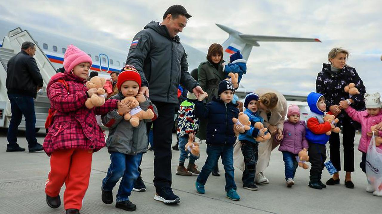 Peste 700.000 de copii ucraineni, aduși în Rusia de la începutul războiului