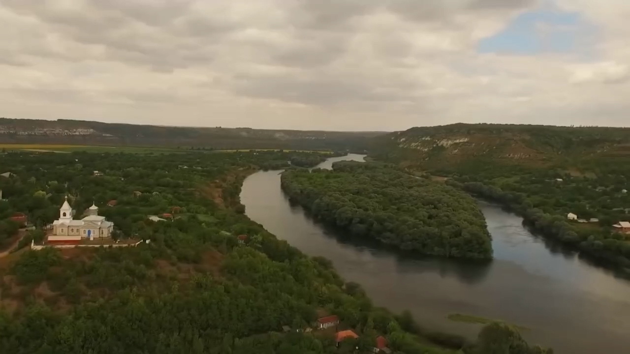 Naslavcea, localitatea din R. Moldova cu un peisaj spectaculos ce ...